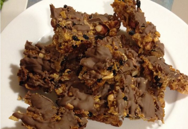 Peanut cornflake crunch slice - Real Recipes from Mums