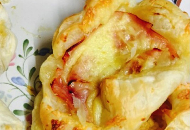 Ham and cheese parcels - Real Recipes from Mums