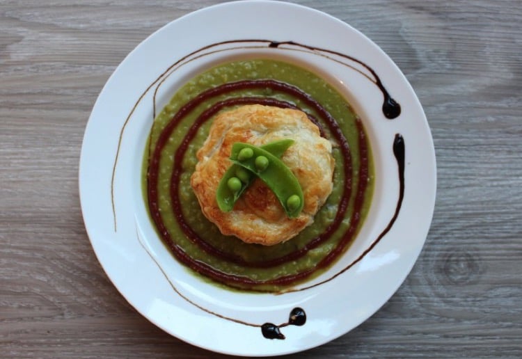 Kelly's Mushroom & Beef Pie Floaters - Real Recipes from Mums